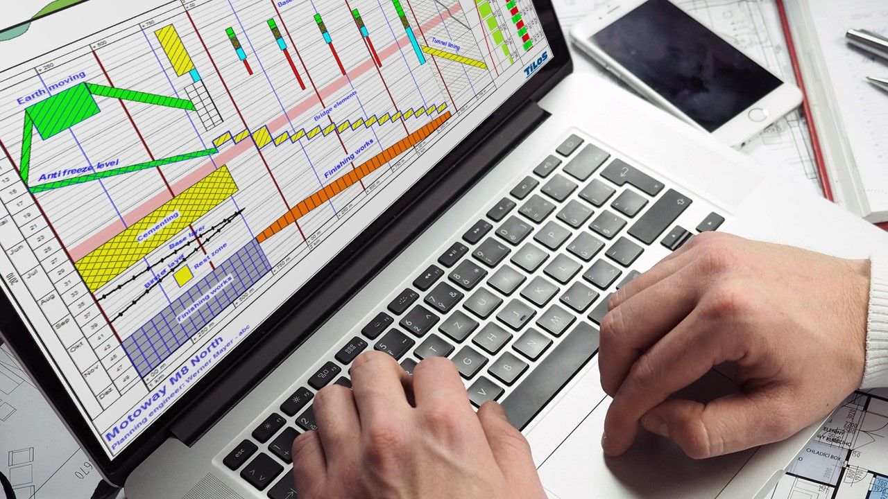 Planification et contrôle de projets linéaires avec TILOS