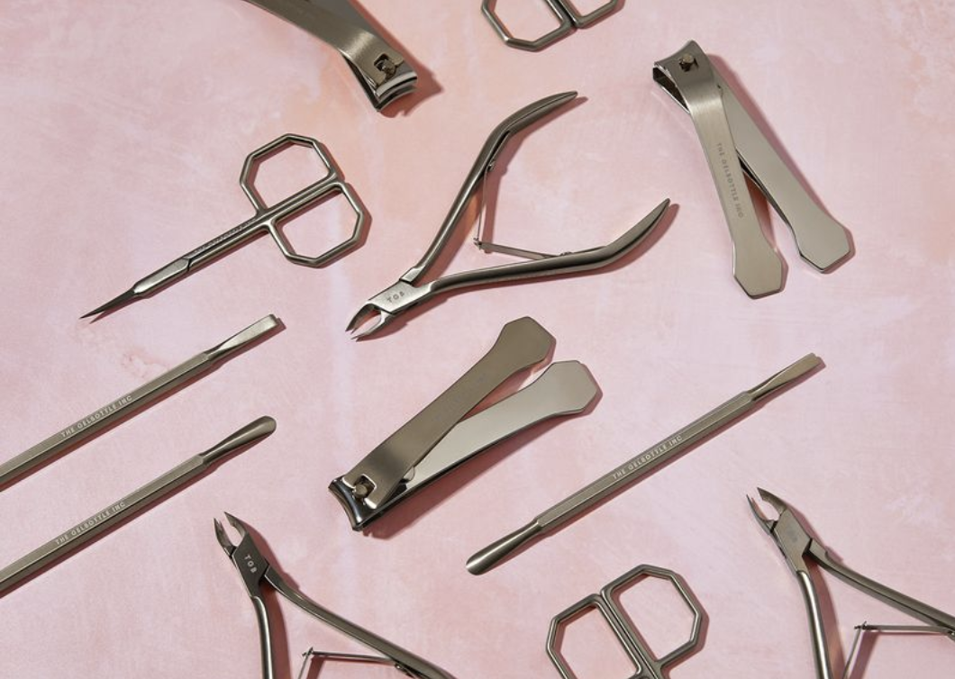 Greenie Nails: Causes, Prevention & Treatment Guide for Nail Techs