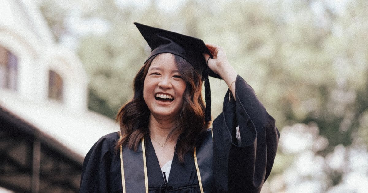 แนะนำ 5 ทรงผมสวยเรียบหรู สำหรับงานรับปริญญา | IkonClass