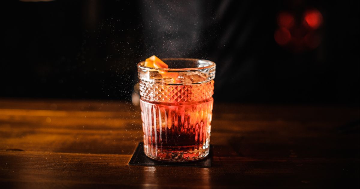 แนะนำ Cocktail ยอดนิยมสั่งง่ายประจำบาร์ พร้อมสูตรทำเอง | IkonClass