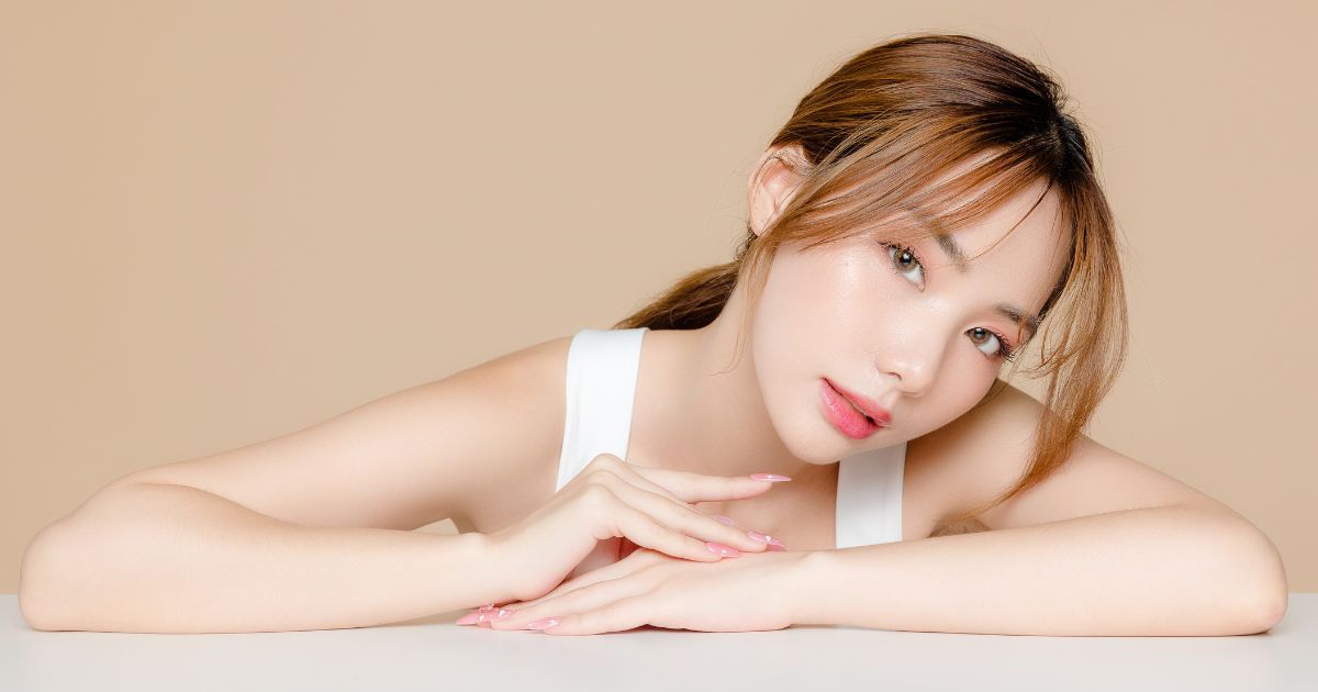 เผย 7 ขั้นตอนแต่งหน้าออกงานกลางคืน พร้อมเทคนิคจาก ป้อม วินิจ | IkonClass