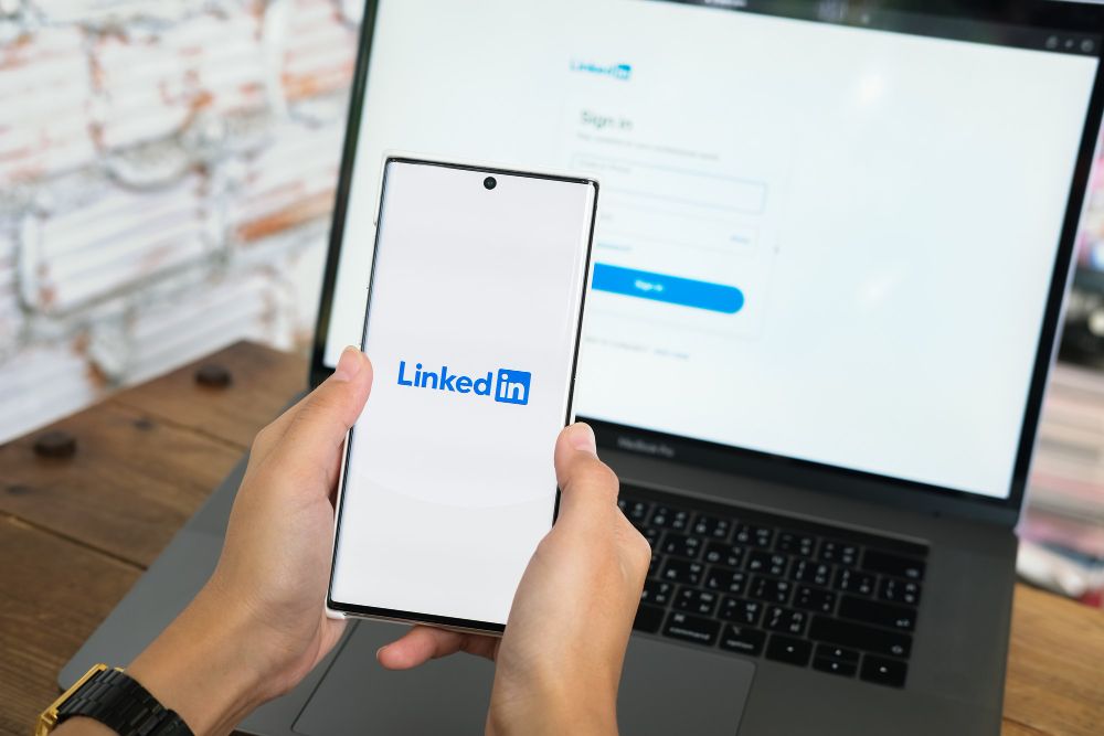 Mejor portada para LinkedIn: cómo destacar tu perfil profesional